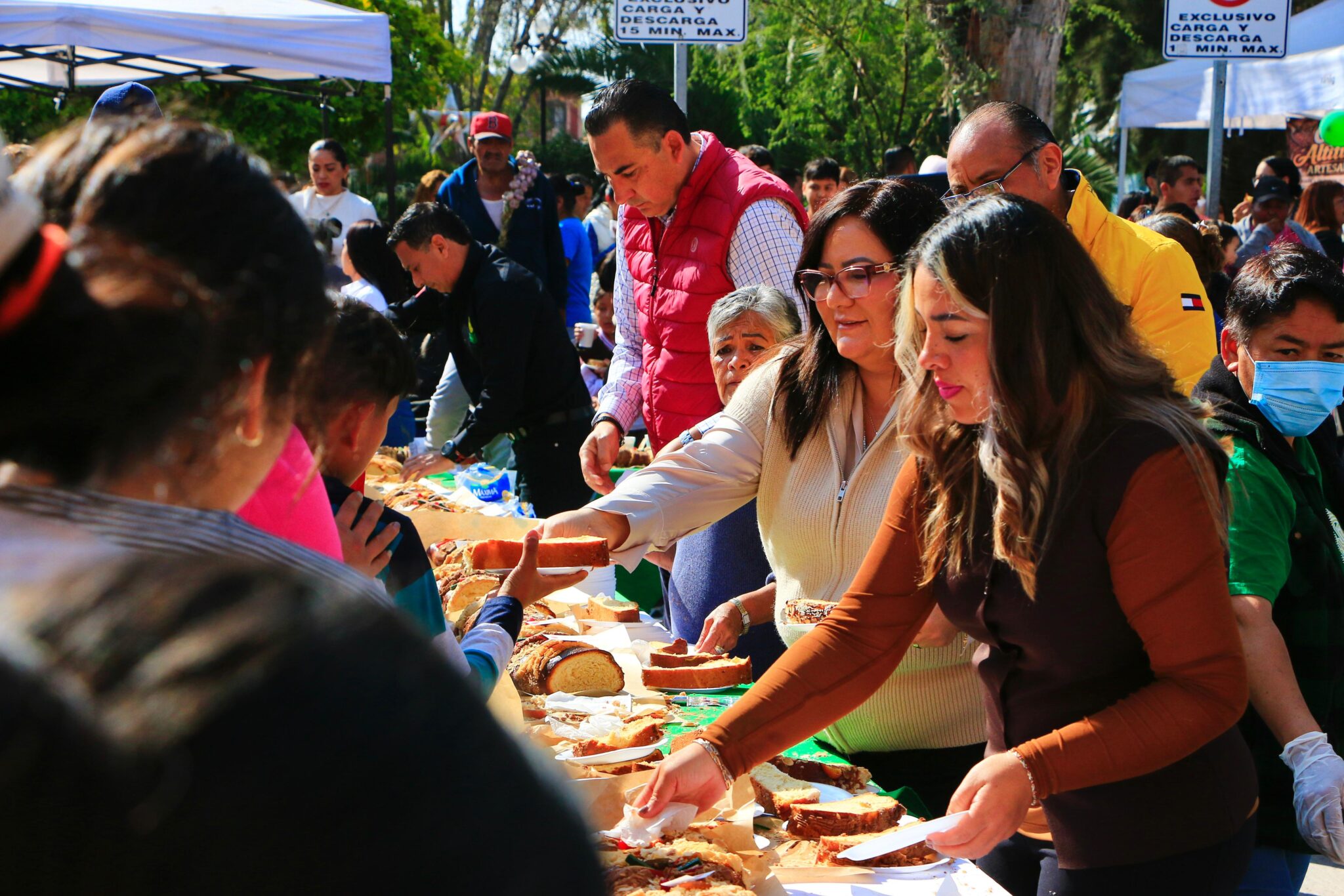 Villa de Pozos celebra tradicional partida de rosca de reyes - SM Noticias