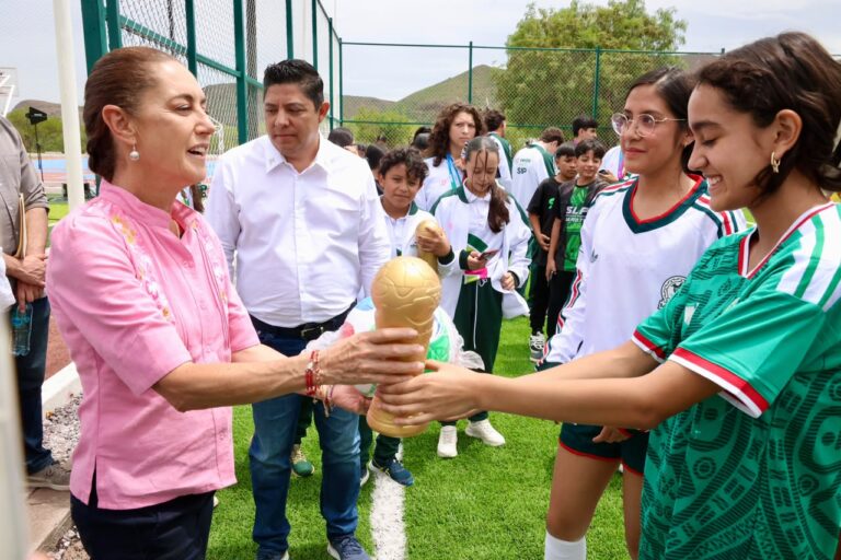 Ricardo Gallardo y Claudia Sheinbaum entregan infraestructura deportiva ...
